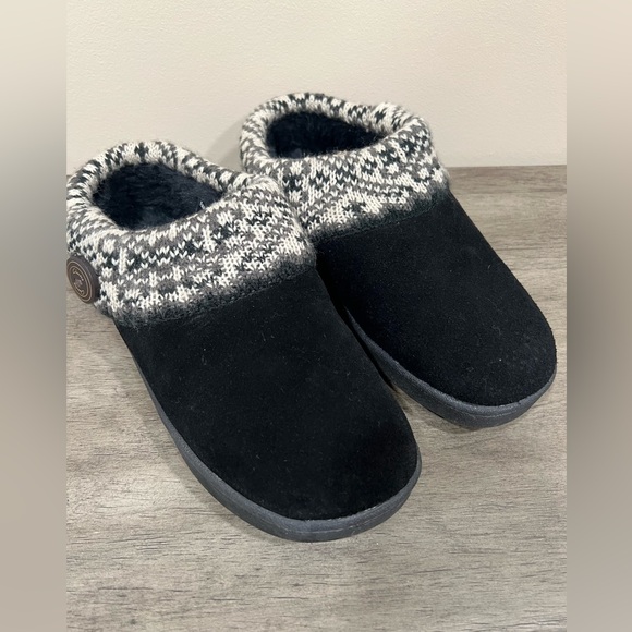 Clarks | Shoes | Clarks Suede Womens Sweater Clogs In Size 8m Excellent ...